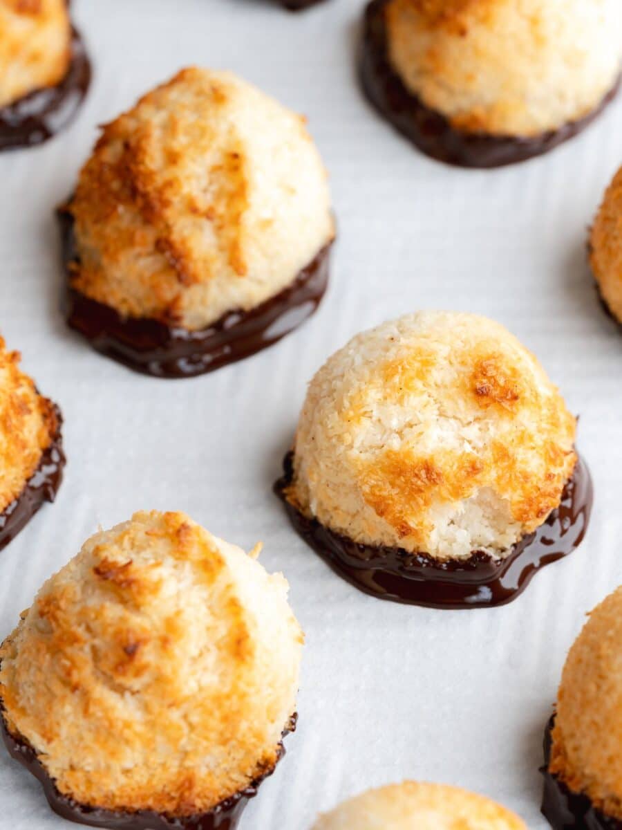 Vegan Coconut Macaroons - Addicted to Dates